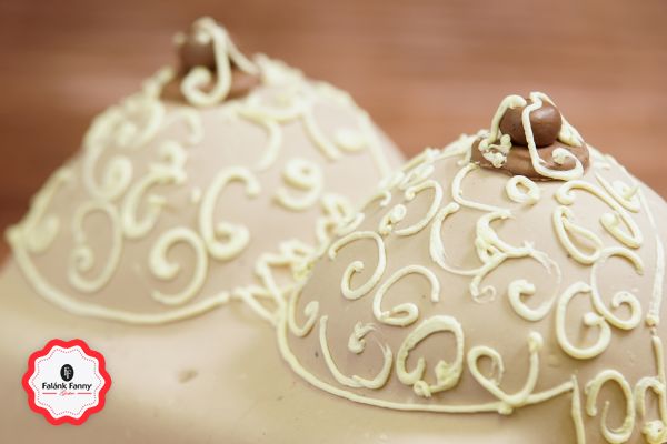Marcipános mell forma torta - Falánk Fanny Miskolc - webkatalógus